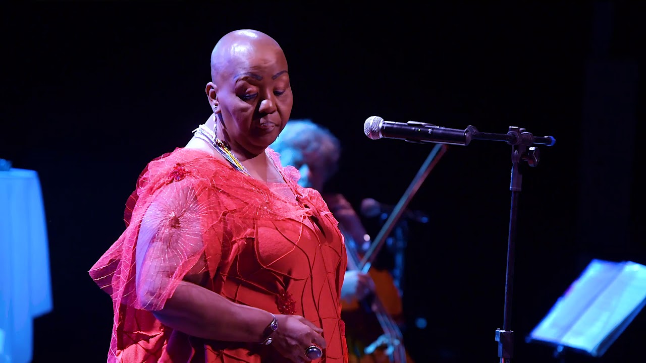 Virgínia Rodrigues em MAMA KALUNGA (Tiganá Santana) - YouTube