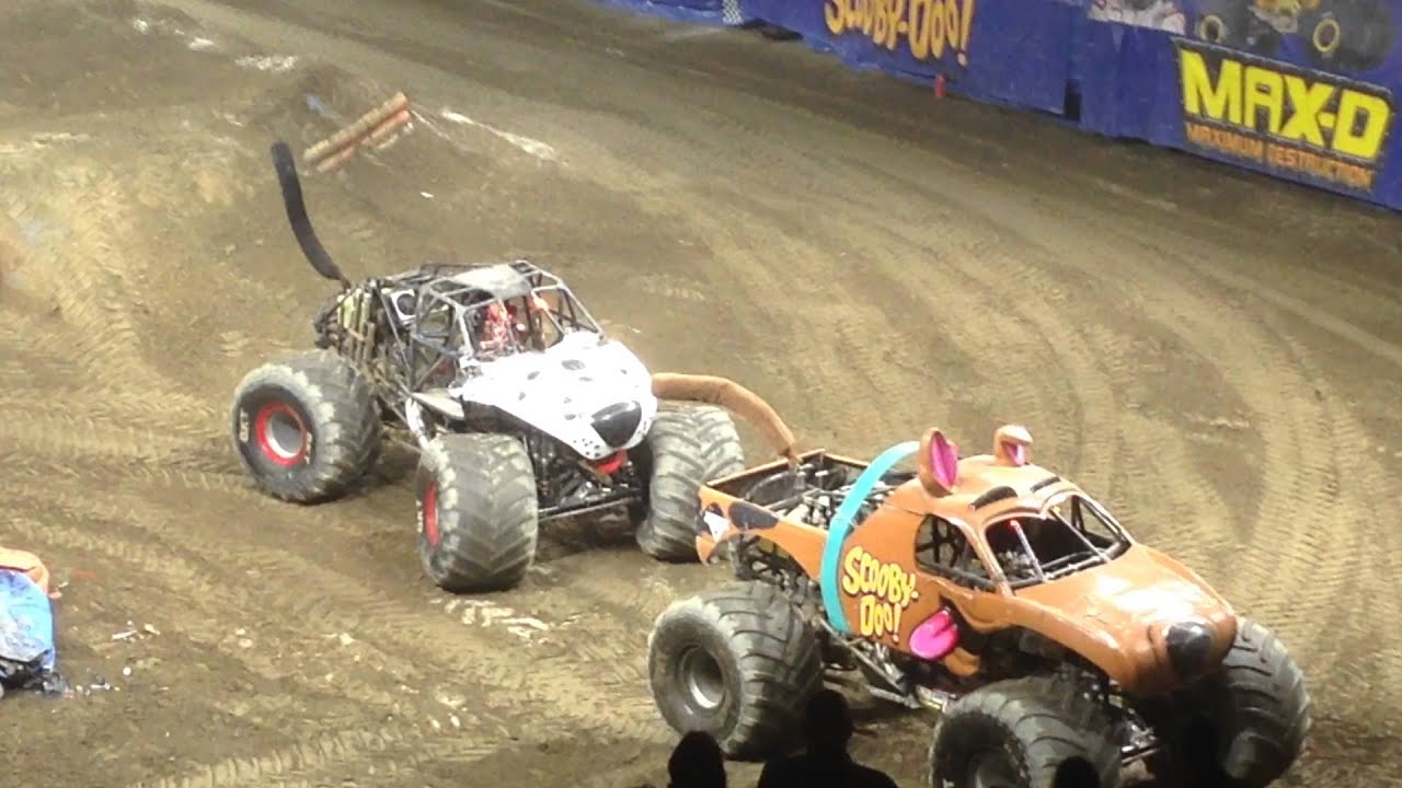 Monster Jam Providence, RI Dunkin Donuts Center 02/21/2016 Moving the ...