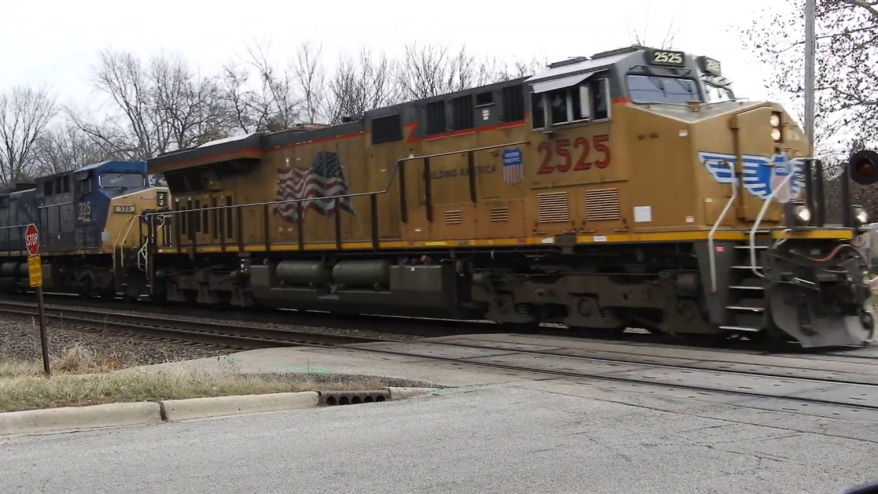 UP 2525 CSXT 325 and UP 6326 lead a manifest east through Geneva IL - YouTube