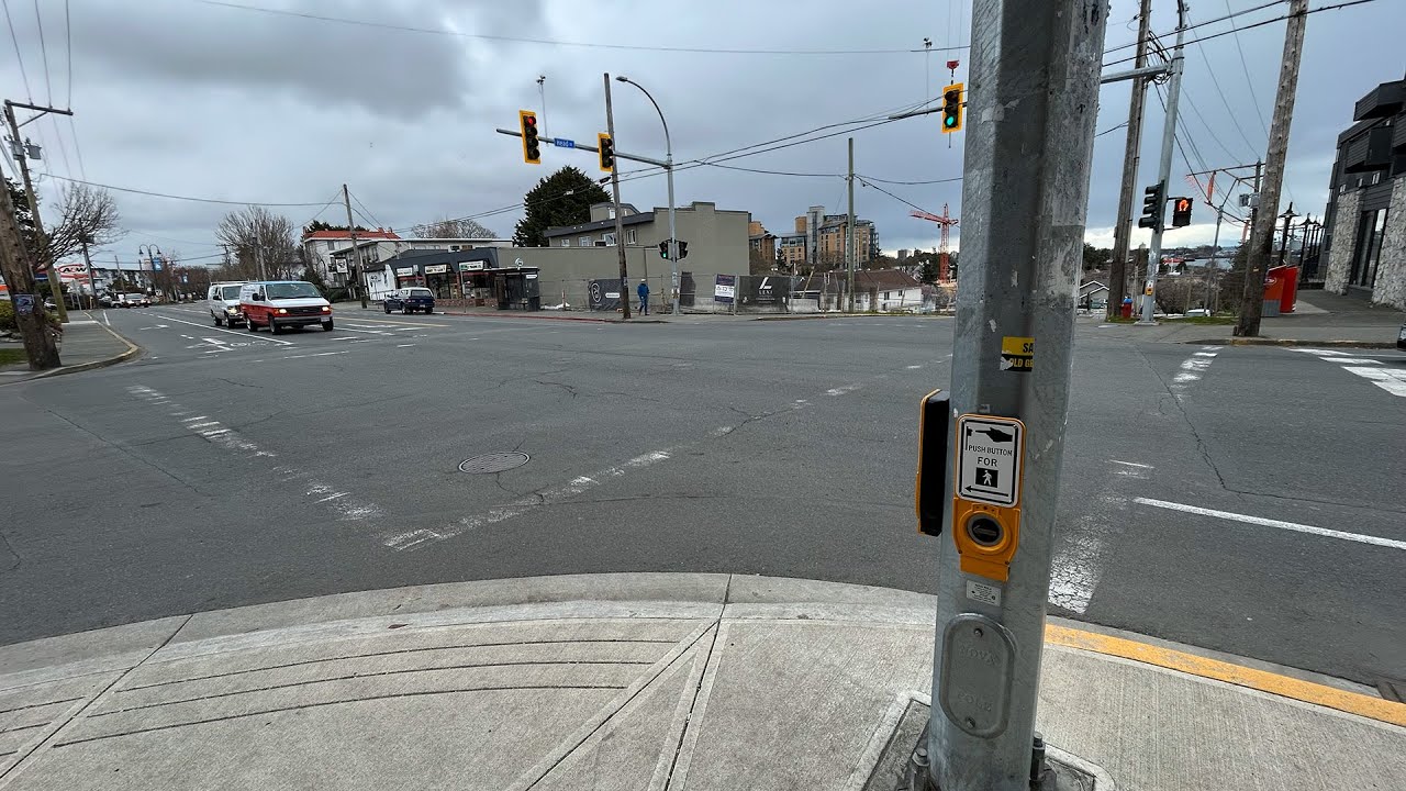 Polara EN2 APS - Esquimalt Rd at Head St (Esquimalt, BC) - YouTube