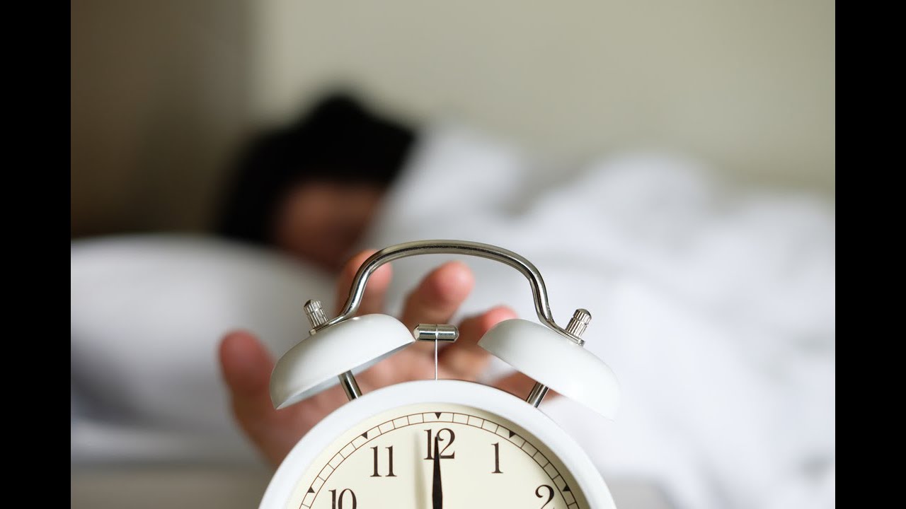 Clocks turn forward to mark beginning of daylight savings - YouTube