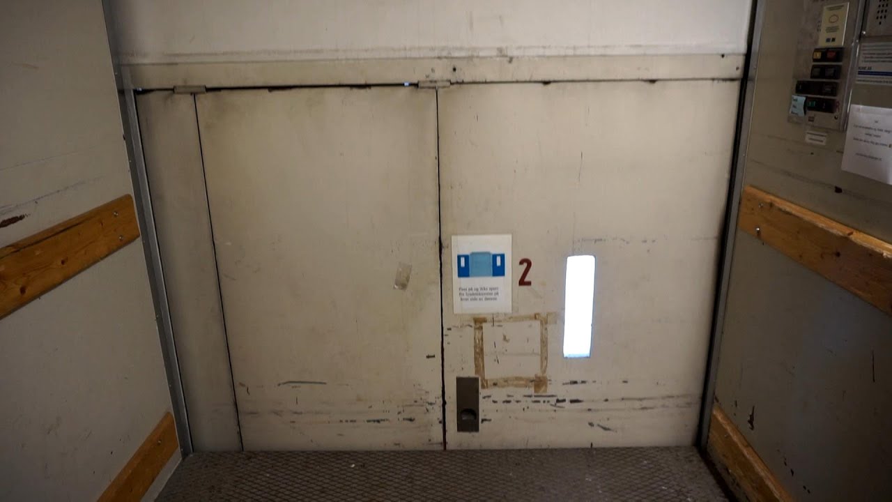 Christian Wisbech? traction freight elevator (mod by KONE ...