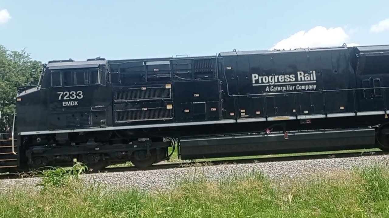 Progress Rail Tier 4 So Quiet! Extremadamente Silenciosa EMD SD70ACE-T4 ...