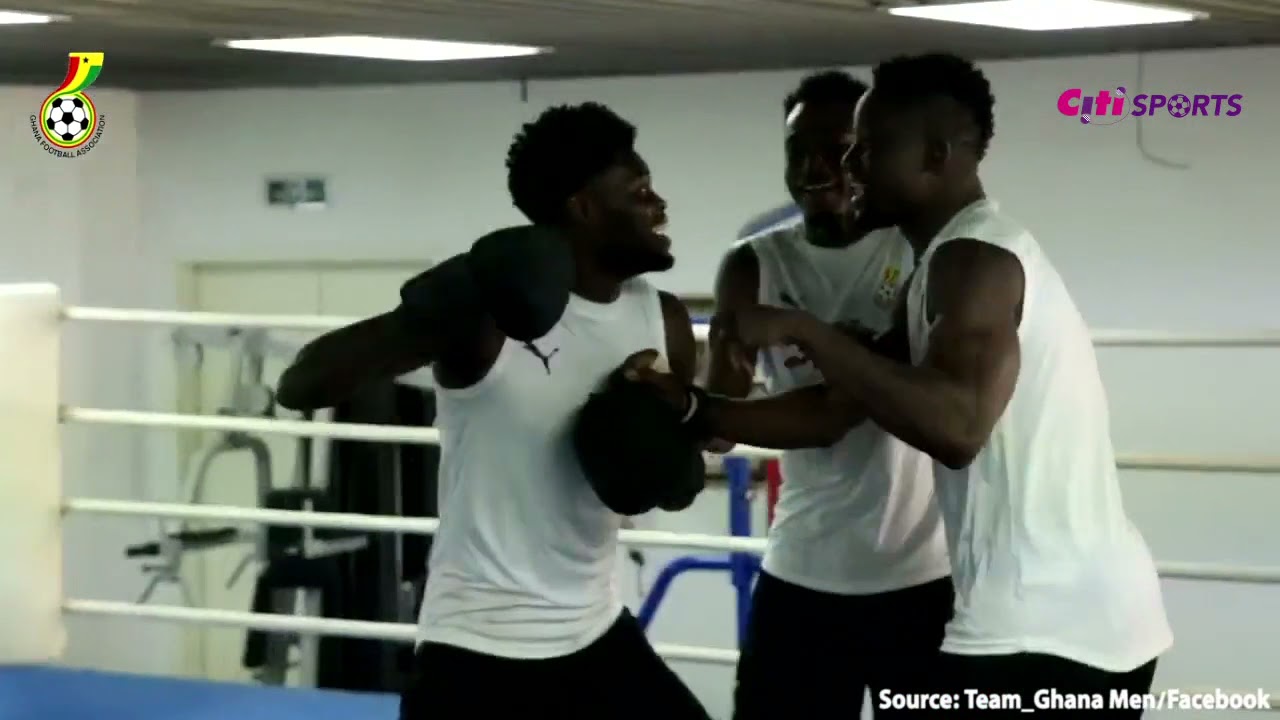 Thomas Partey, Amartey face off in a hilarious boxing ring throwdown with Baba Rahman as referee ...