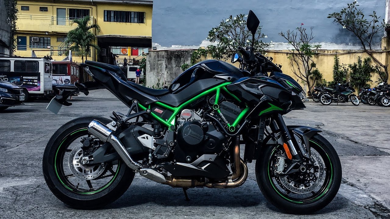 Slip-on exhaust system on a 2023 Kawasaki ZH2 - YouTube