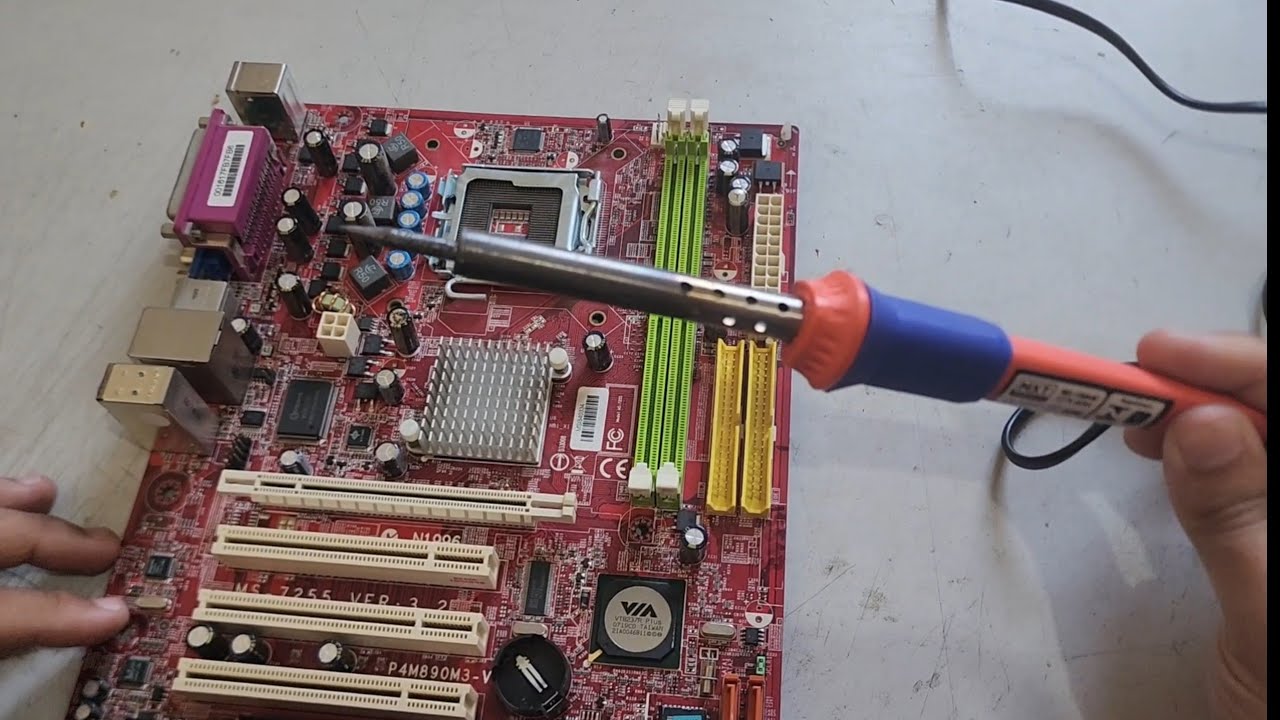 Como tirar CAPACITOR da placa mãe de uma forma SIMPLES e FÁCIL ...