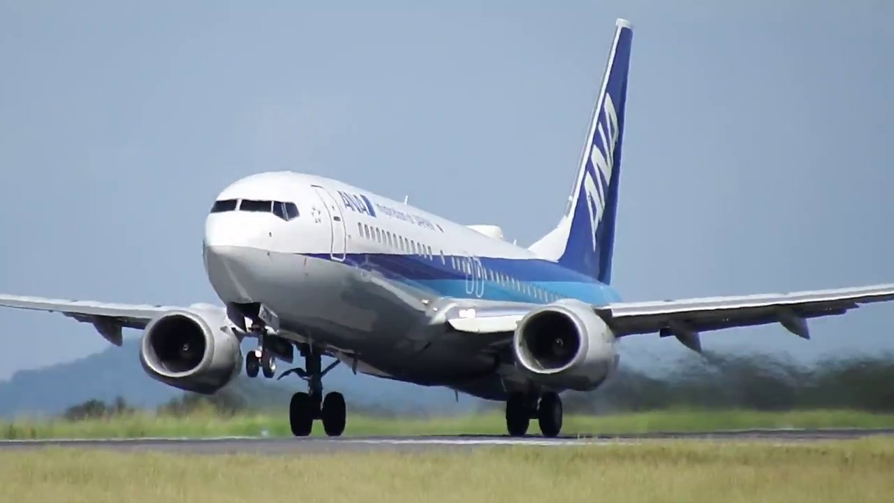 ANA B737-800 JA70AN Takamatsu Airport takeoff - YouTube