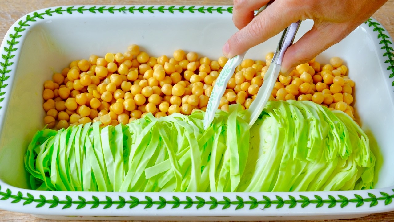 1 cabbage and 1 can chickpeas! Simple and incredibly delicious cabbage ...
