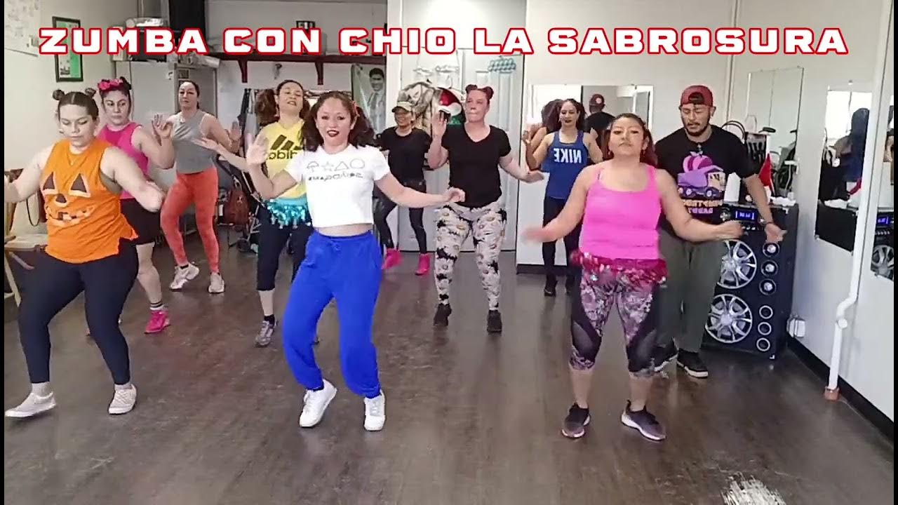 EL BAILE DEL GORILA ZUMBA CON CHIO la sabrosura - YouTube