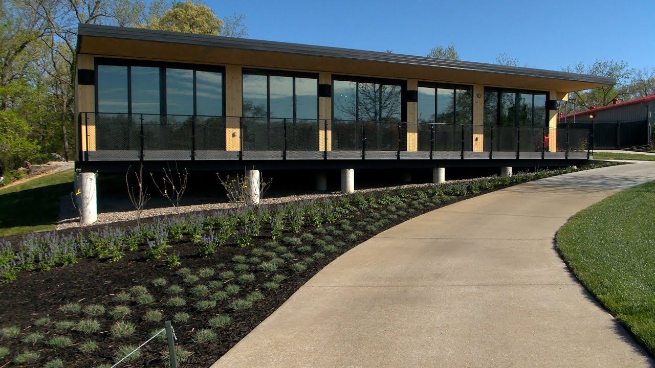 UCM Cuts Ribbon Celebrating New Harbert Collegiate Golf Center - YouTube