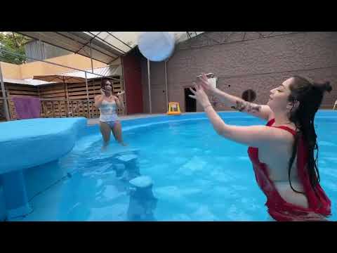 Pool Party Girls🥳🥳🥳