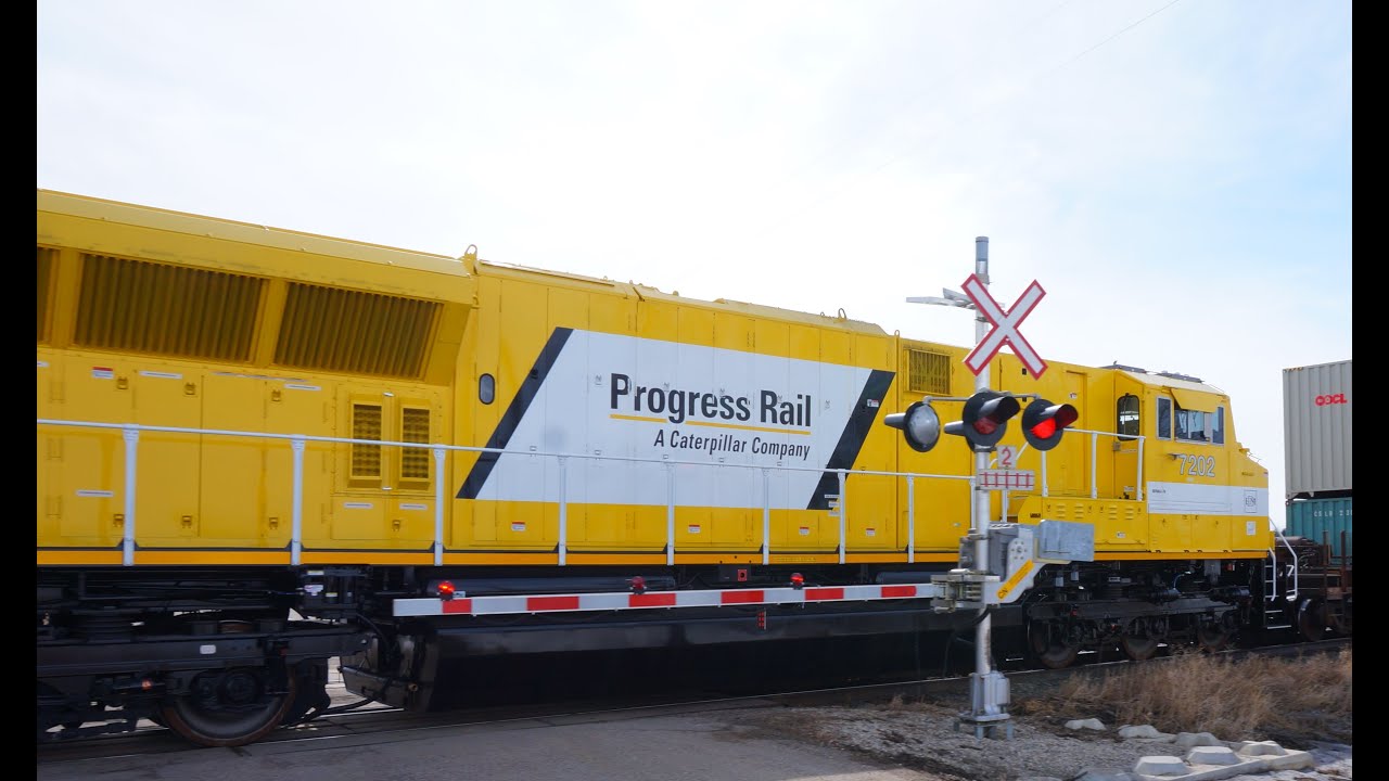 Brand new Progress Rail SD70aceT4 locomotive on CN - YouTube