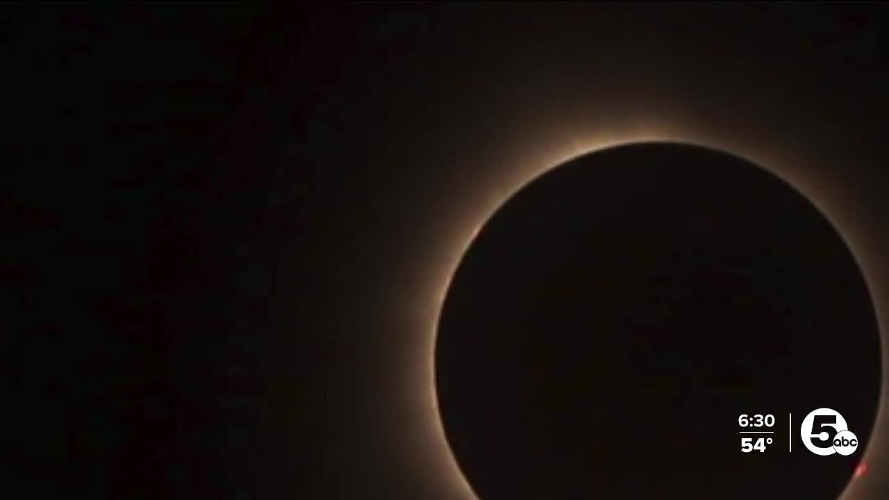 What was that red burst during Monday's eclipse? - YouTube