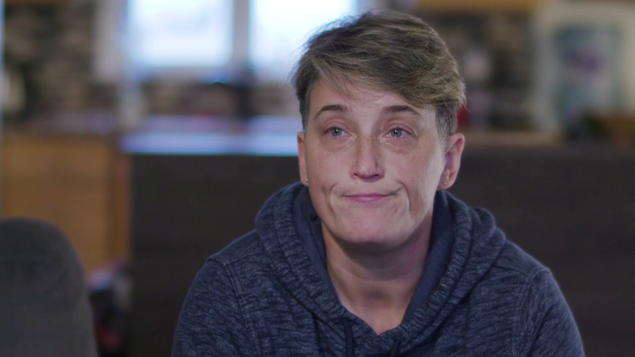 Voici le sergent Laura Frey - YouTube