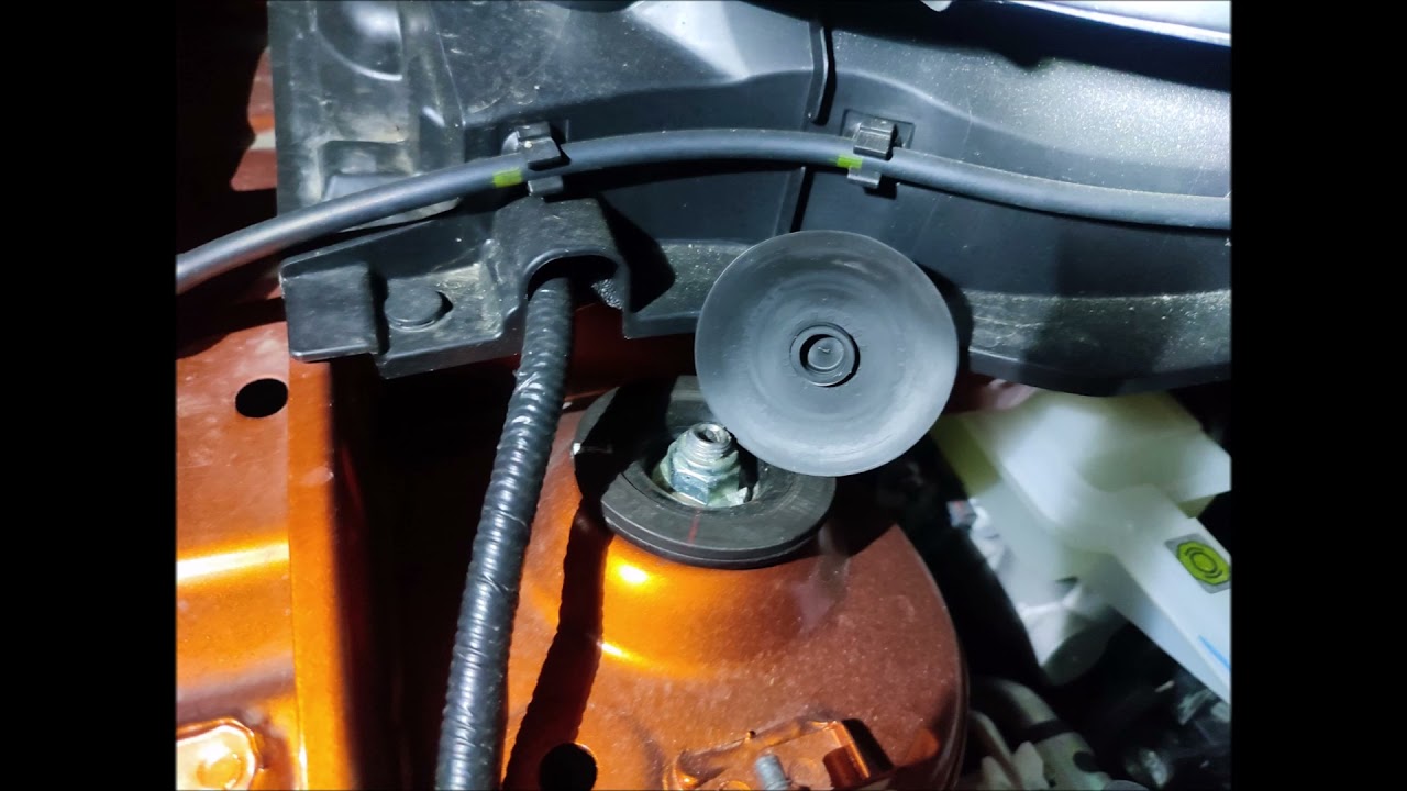 ヴィッツ フロントサスペンションサポートダストカバー左側 48684-52020 トヨタ純正 - YouTube