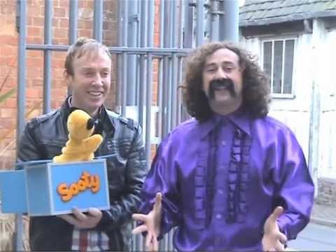 Sooty and Richard Cadell meet Doug Flemming - Street Magic Trick - YouTube