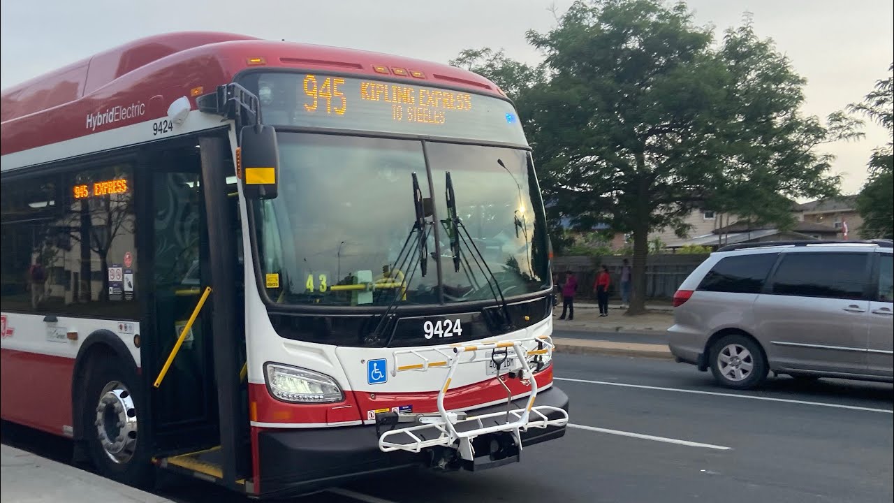 TTC NEW FLYER XDE60 ON 945 (August 9) - YouTube
