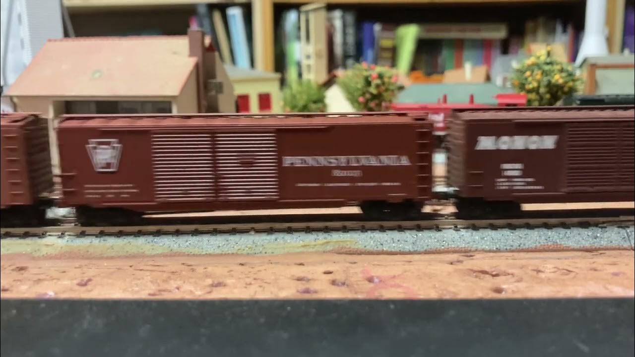 N scale BNSF freight train - YouTube