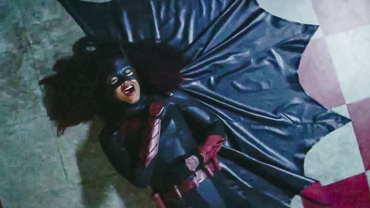 Batwoman Hospital fight scene. Ryan is dying from kryptonite poisoning ...