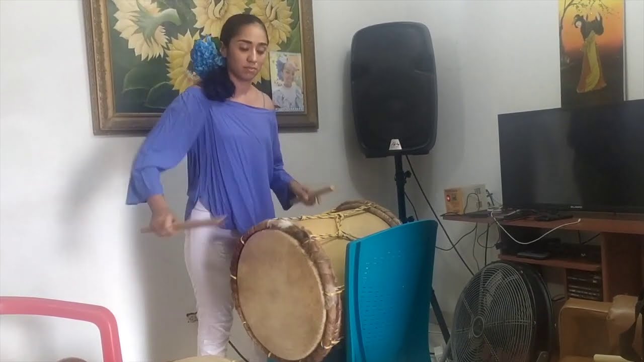 COMO TOCAR LA TAMBORA - MUJERES DEL TAMBOR - YouTube