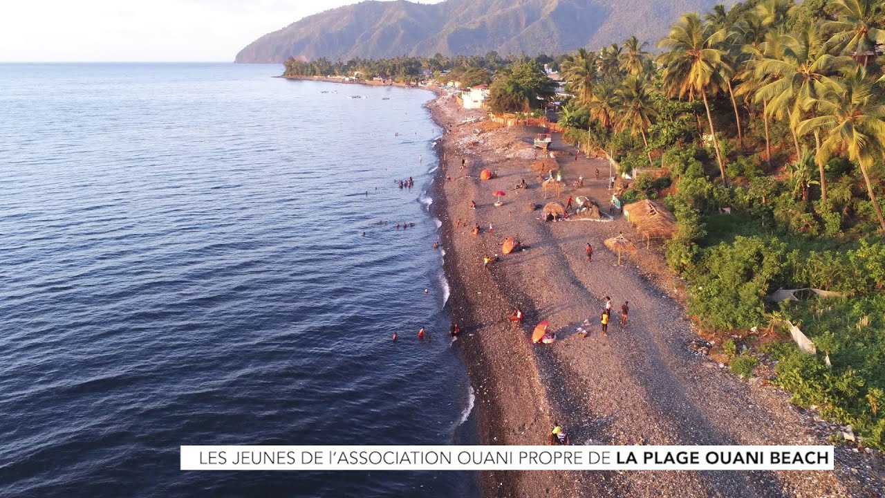 LES JEUNES DE L’ASSOCIATION OUANI PROPRE DE LA PLAGE OUANI BEACH - YouTube