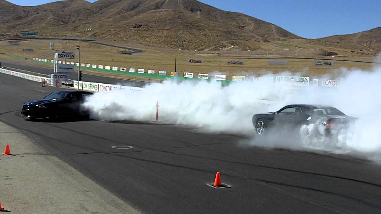 Charger vs. Challenger Burnout, both 2012 SRT8 392 - YouTube