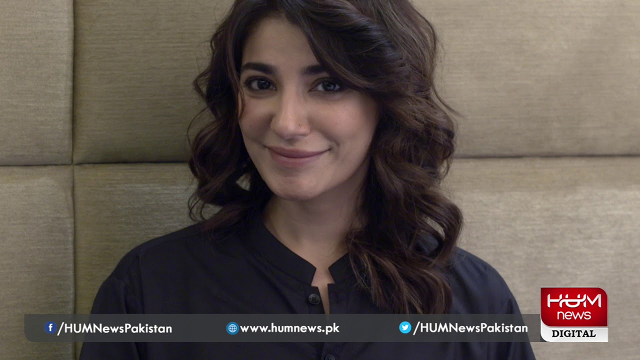 HUM News pays tribute to all the women around the globe - YouTube