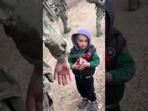 askerimizin çocuk sevgisi 😁❤ #türkaskeri #askerlikhaberleri #viralvideo #tsk #asker #army