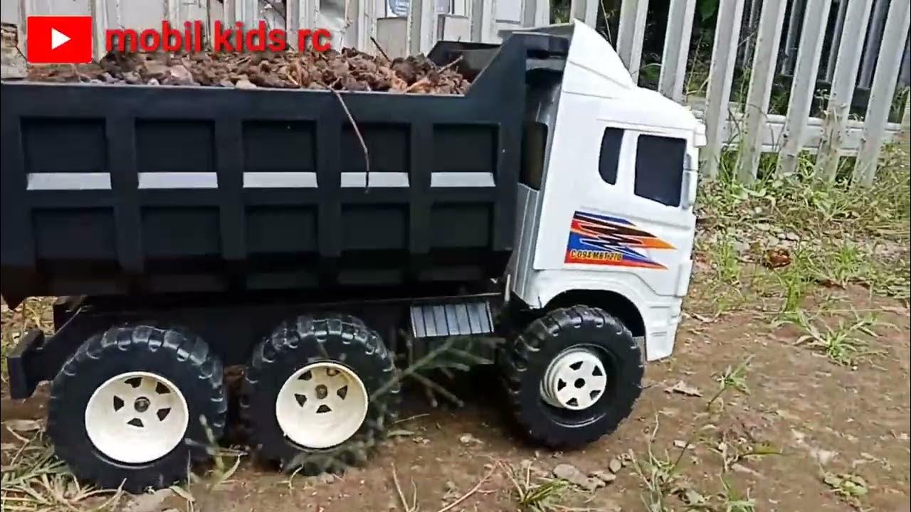 mobil truck fuso bermuatan batu krikil, proyek hasil galian gunung/tebing. muatan batu - YouTube