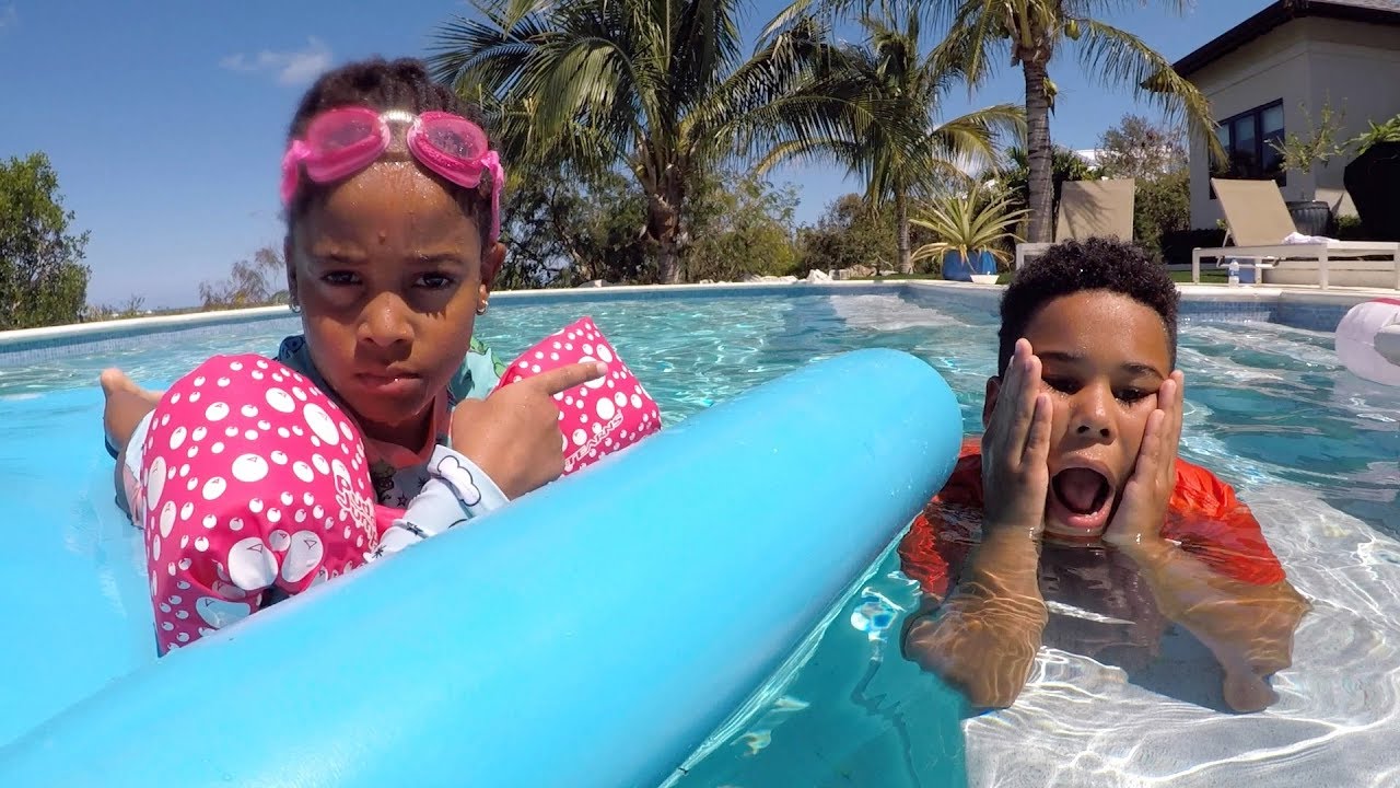 Johny Johny Yes Papa in the Swimming Pool | Cali's Playhouse - YouTube