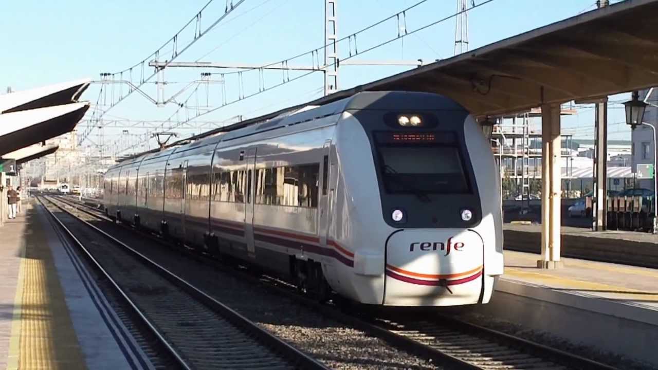 Spain Renfe Class 449 EMU in Avila - YouTube
