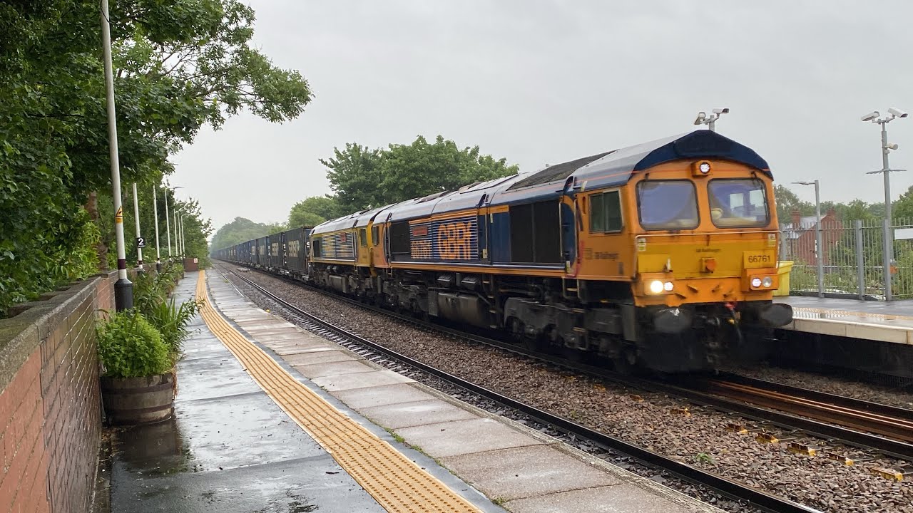 66761 rescue loco for the failed 66703 Doncaster PSB 4E39 20:09 109L ...