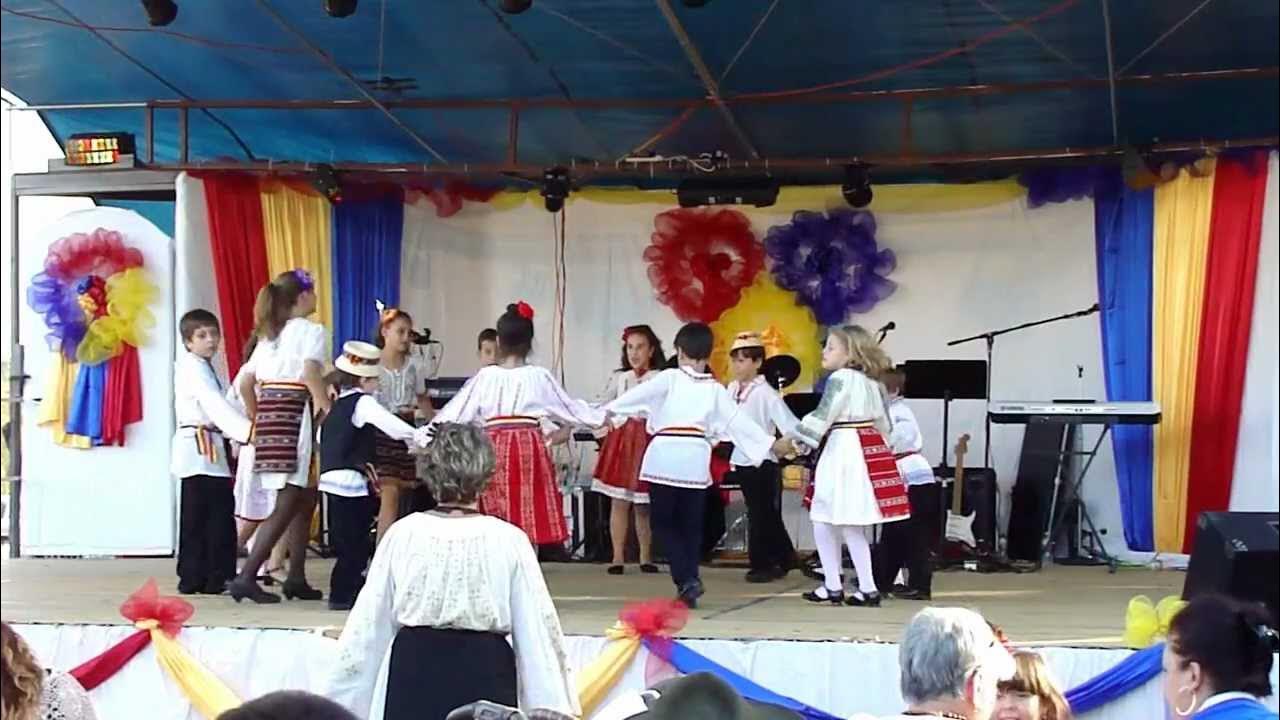 Hora dance by "Alunelul" at Romanian Food Festival 2012 (3 nov.) - YouTube