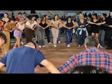 Θράκη- Κρουν τα νταούλια- Καί Χορός με κυκλικό ρυθμό απ τους ώμους ...