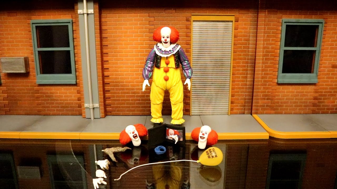 Neca 1990 Pennywise Tim Curry Ultimate Version 2.0 Action Figure Review ...