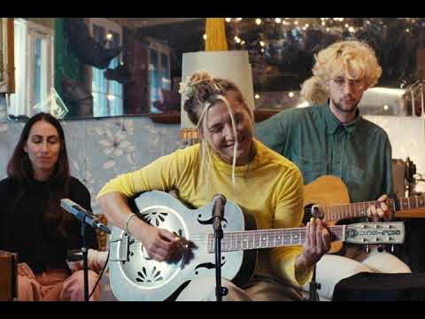 Nola Kin - Leaves (Acoustic Live Session) - YouTube