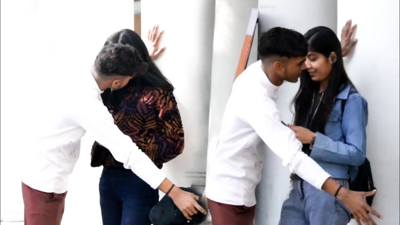 Romantic Prank On Cute Girl 🥰 // Love Prank // @KaifPrank - YouTube