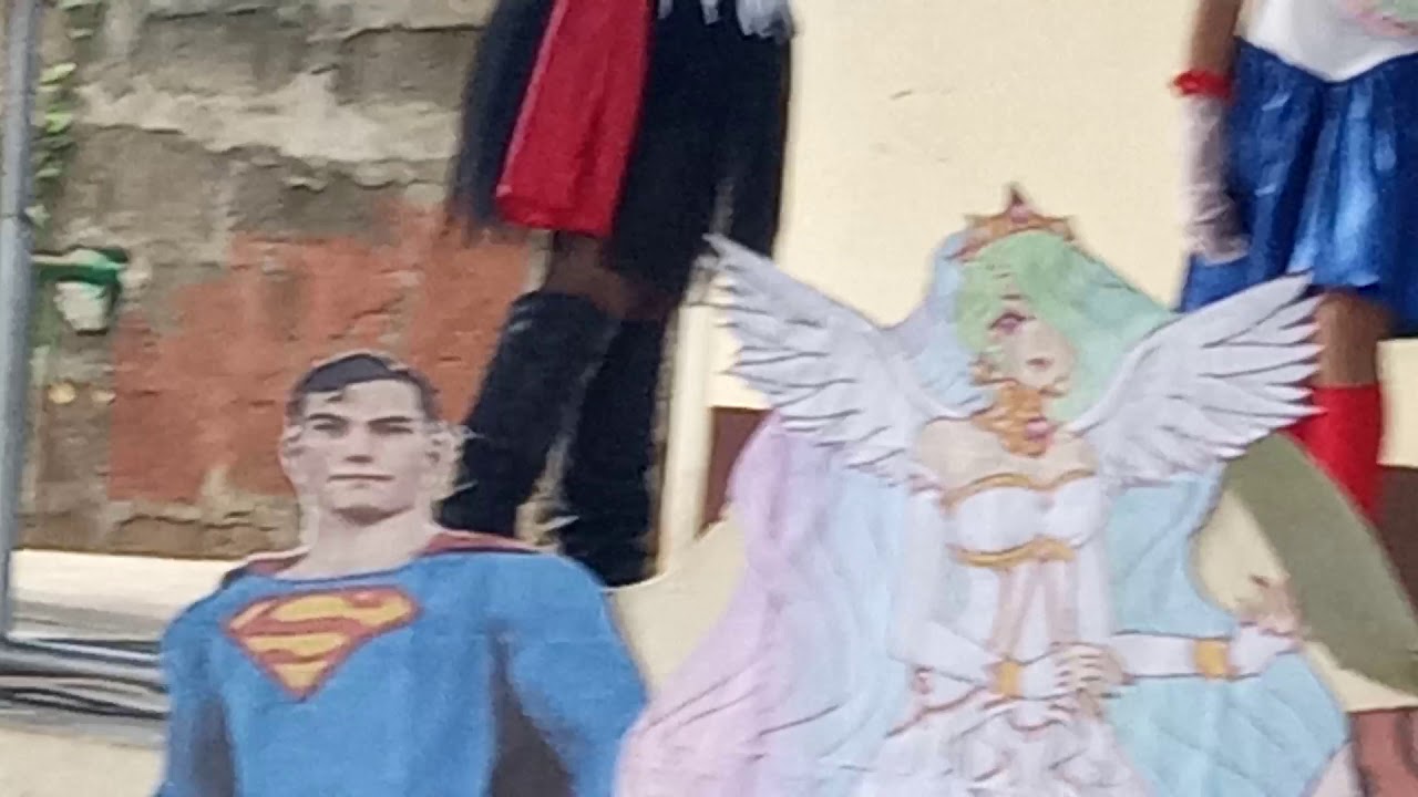 Cartoon character parades - YouTube