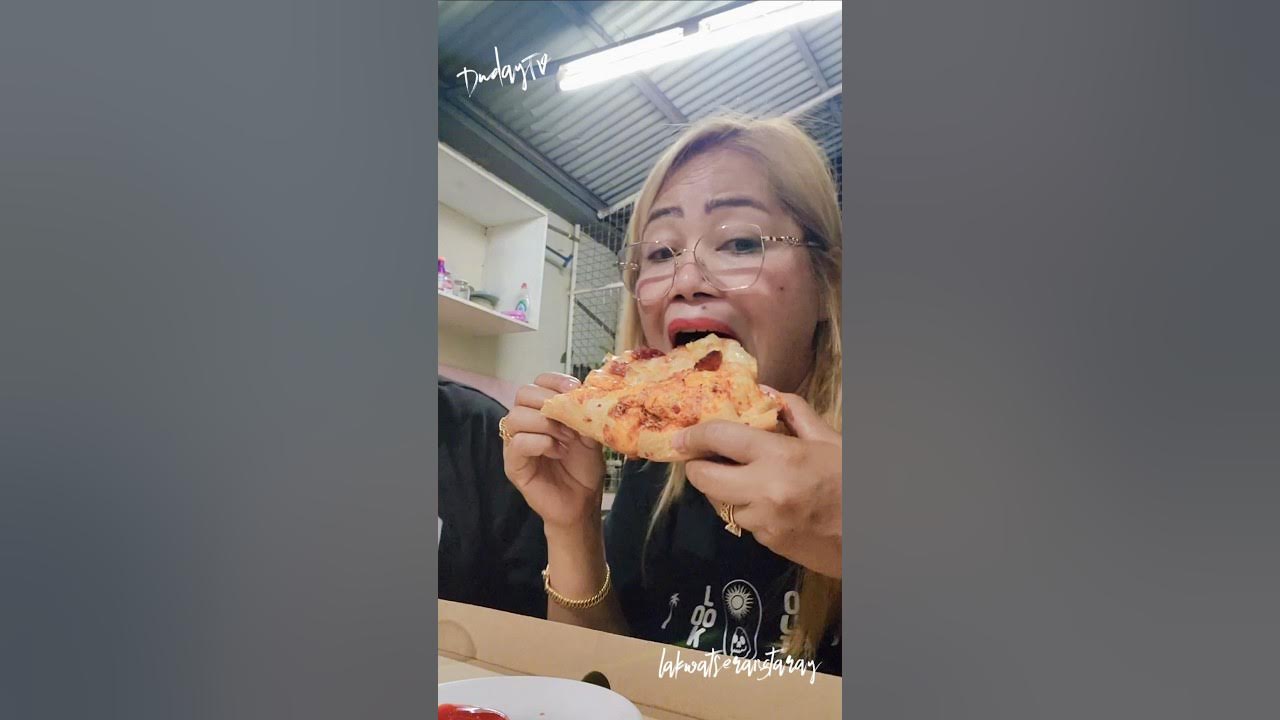 #lakwatserangtaray #ofwlifeadventure #mukbang #pizza #foodie #food #foodlover #foodlife #fyp ...