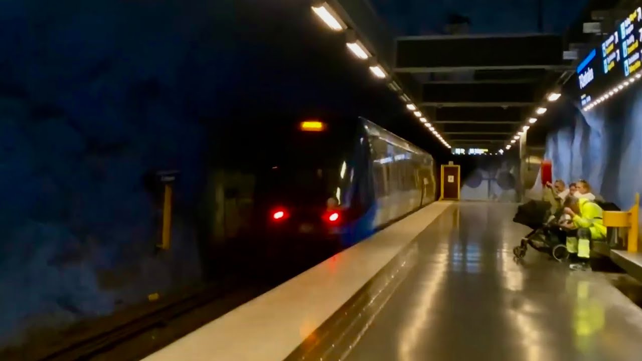 Stockholm Metro 🇸🇪 | C20 Train Action @ T-Circuis Station - YouTube