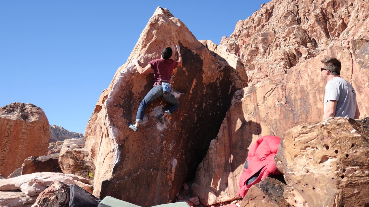 Red Rocks Bouldering: Ultimate Grandstaff Sit (V6) - YouTube