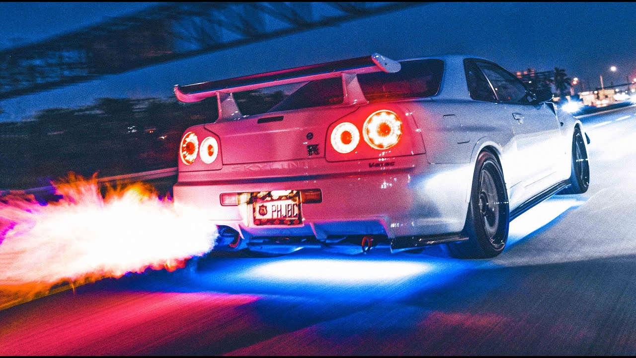 Night out with a Nissan Skyline R34 GTR - YouTube