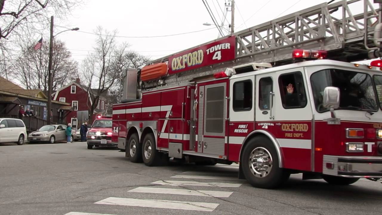 Norway, Maine 2015 Christmas Parade fire engines - YouTube