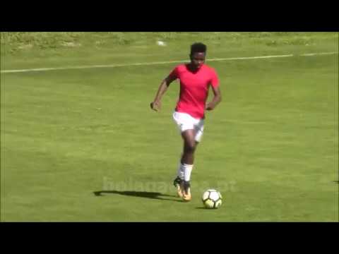 Chico Banza, Leixões - YouTube