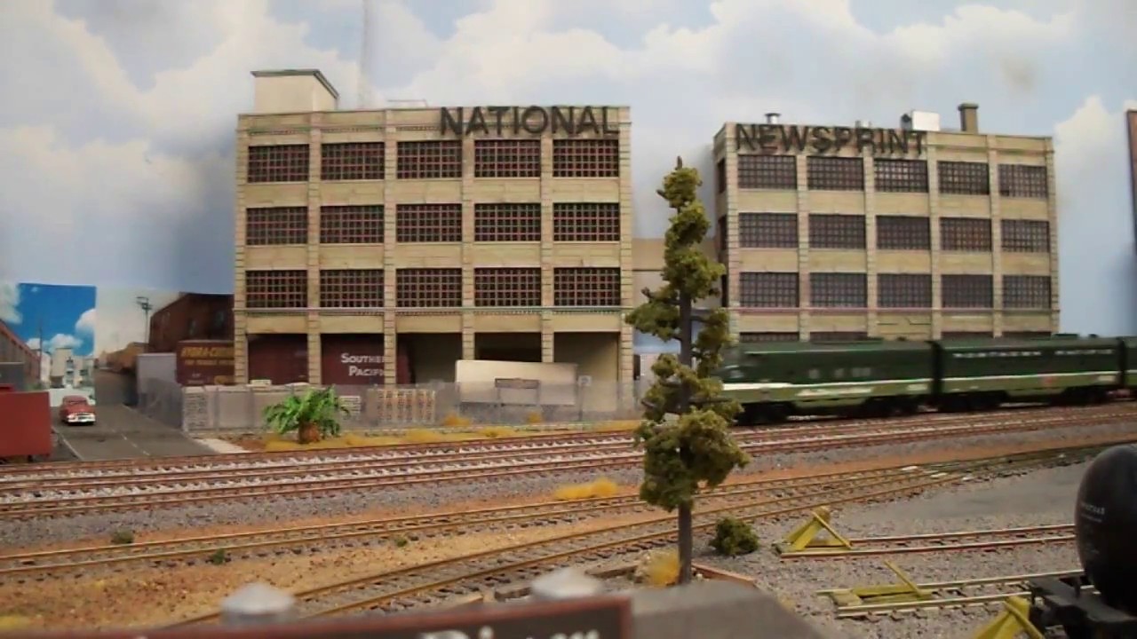 Northern Pacific Mainstreeter at Carquinez Model Railroad - YouTube