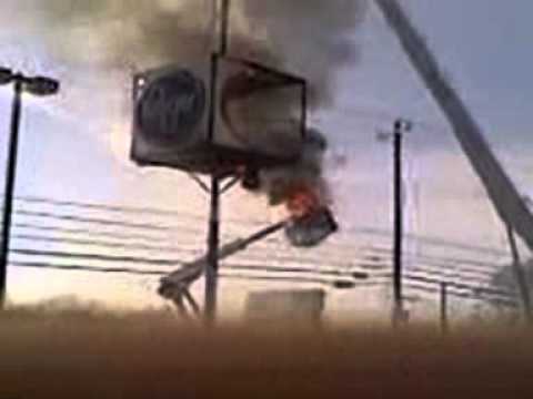 Man catches on fire welding at Kroger Thurs. Jan. 13 2011 - YouTube