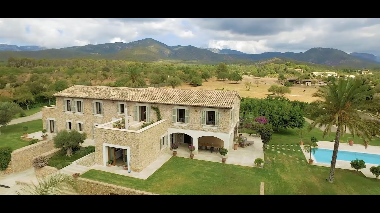 Magnificent country mansion with guest cottage and mountain views in ...