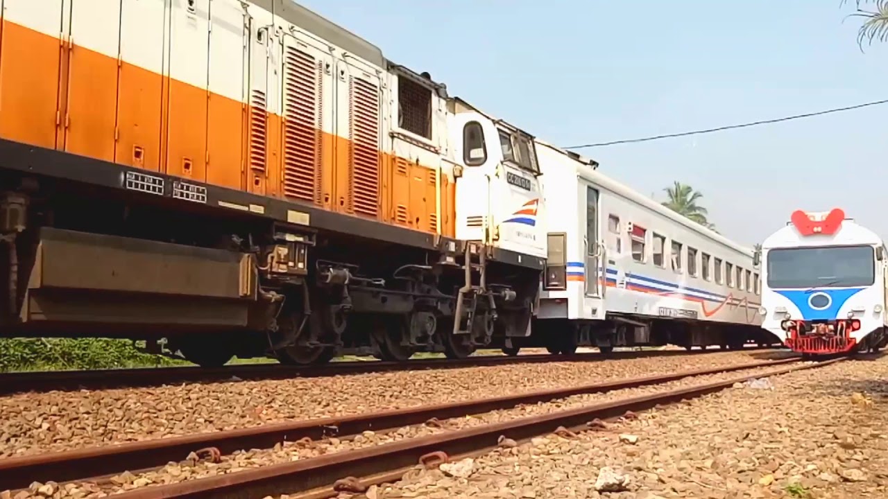 Video cinematic kereta api - YouTube