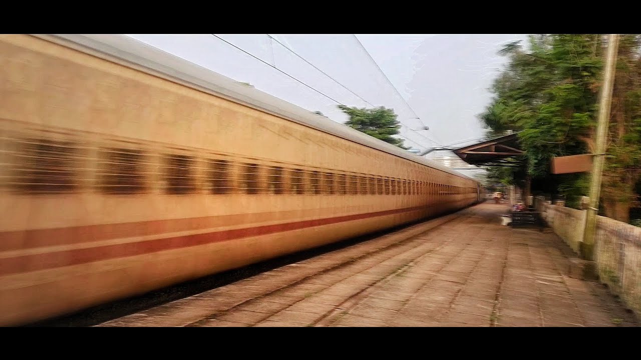High speed 110 Kmph Aranyak Express attack at Khirai - YouTube