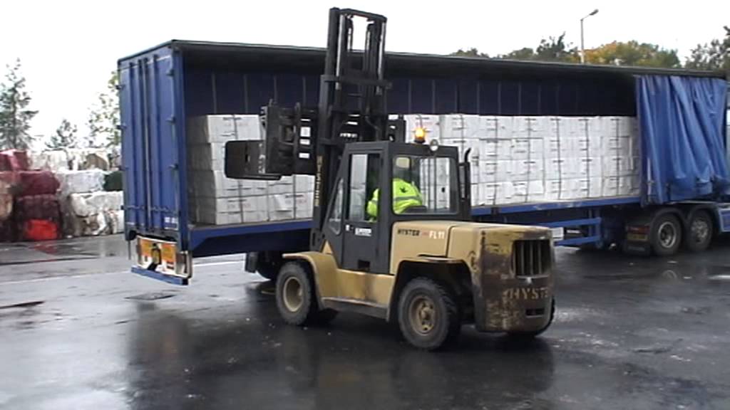 Kaup 6.5T413B Pulp Bale Clamp unloading vehicles 3 - YouTube